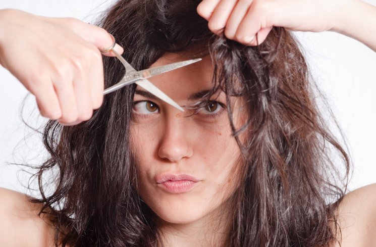 Tiga Mitos Seputar Menggunting Rambut - HiMedik.com